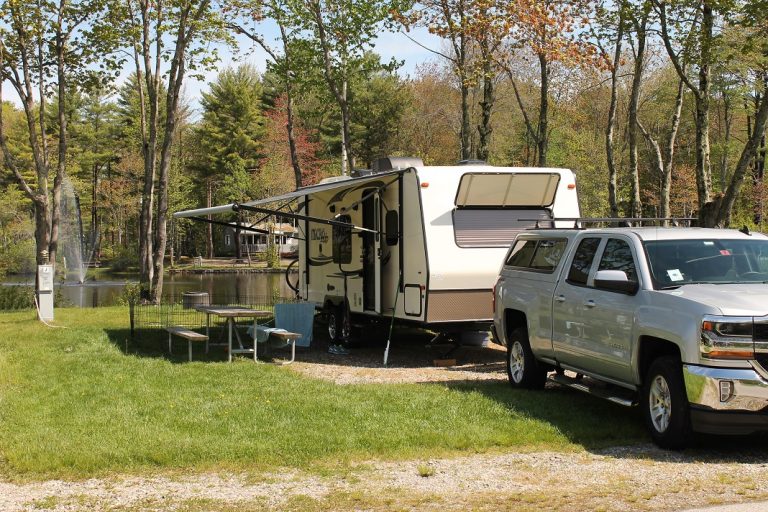 Waterfront Full Hook Up – Paradise Park Resort